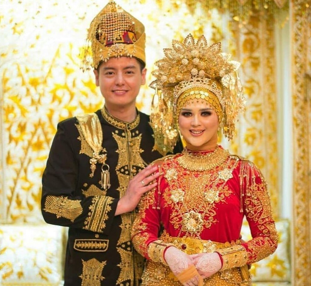 Baju-baju Tradisional Indonesia Yang Terkenal